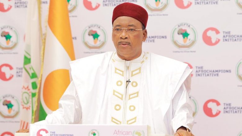 Prix Ibrahim : Mahamadou Issoufou lauréat 2020 - Journal de Brazza