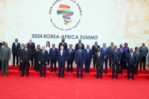 Congo : Pierre Ngolo invité au sommet sur la paix en Corée - Journal de ...